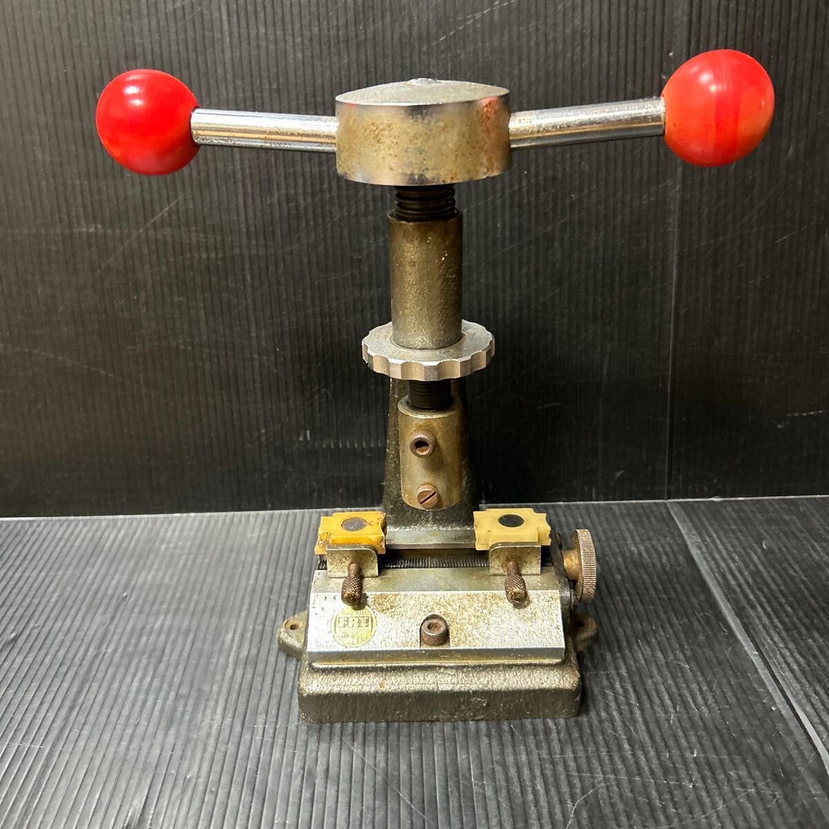 FRONTIER 時計用 ネジ式 裏蓋オープナー 腕時計修理 時計工具(オープナー)｜売買されたオークション情報、yahooの商品情報をアーカイブ公開 - オークファン（aucfan.com）