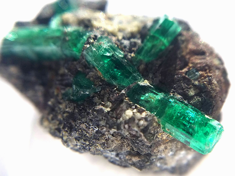 複数結晶 宝石質含む エメラルド クラスター 緑柱石 結晶 原石 標本 約10.55ct アフガニスタン産 9(原石)｜売買されたオークション情報、yahooの商品情報をアーカイブ公開 ...