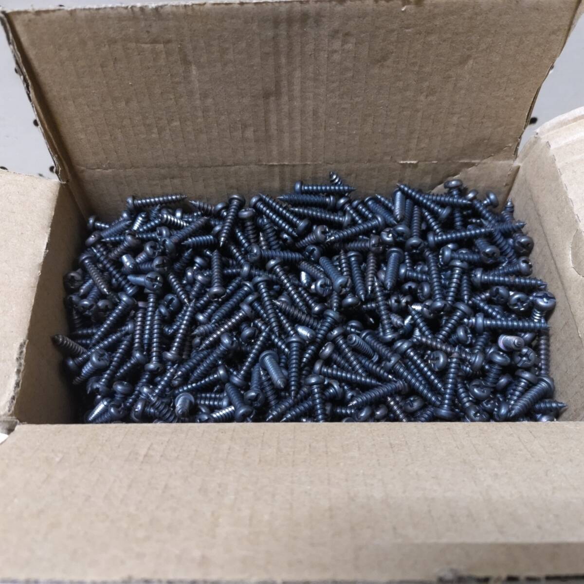 Yahoo!オークション - 訳ありセール03 (+-)ナベ Aタッピング M4×20 鉄 ...