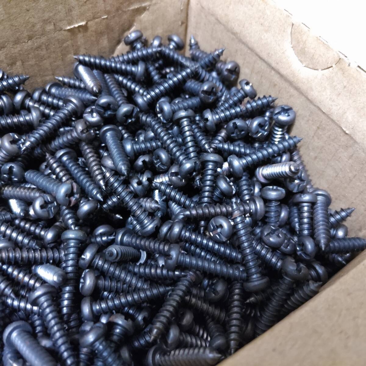 Yahoo!オークション - 訳ありセール03 (+-)ナベ Aタッピング M4×20 鉄 ...