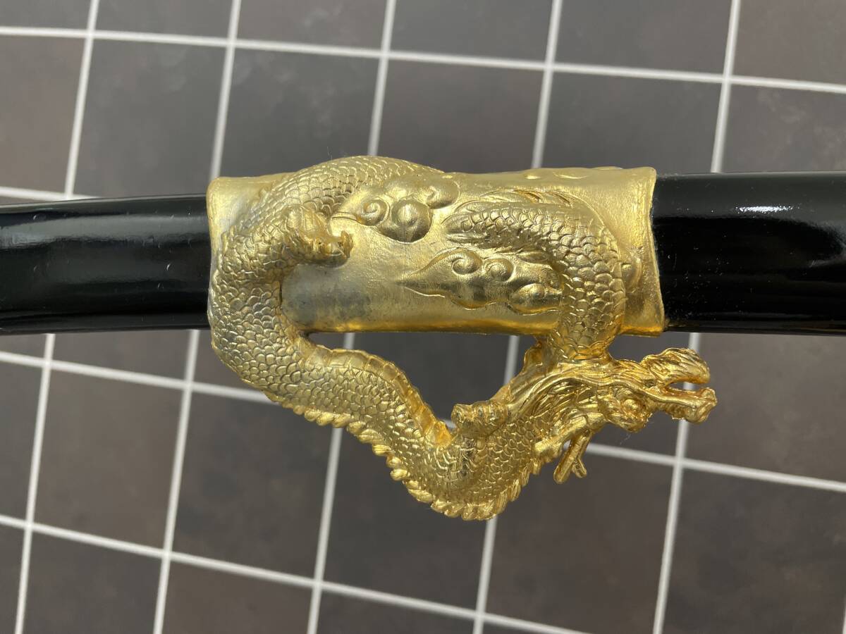 2100 模造刀 陣太刀 全長117cm 刀身80cm 龍 装飾 彫刻 金色 竜 日本刀 鞘 鍔 長刀 置物 飾り物 骨董 古道具 武士 コスプレ(模造刀)｜売買されたオークション情報 ...