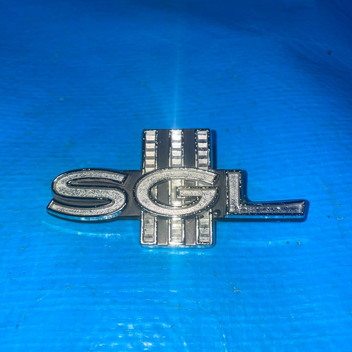 Yahoo!オークション - 日産セドリック230 純正 SGL エンブレム 1個