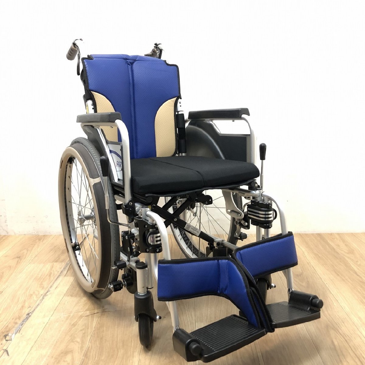 Yahoo!オークション - 使用感少なめ MiKi ミキ 自走型 車いす とまっテ...