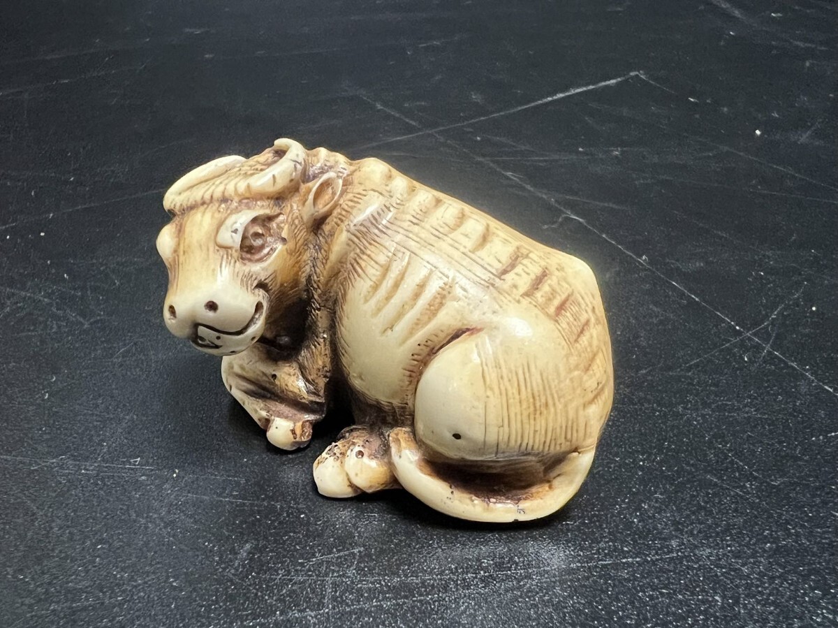 Yahoo!オークション - K0368 根付 牛 時代物 古美術 東洋彫刻 細密彫刻...