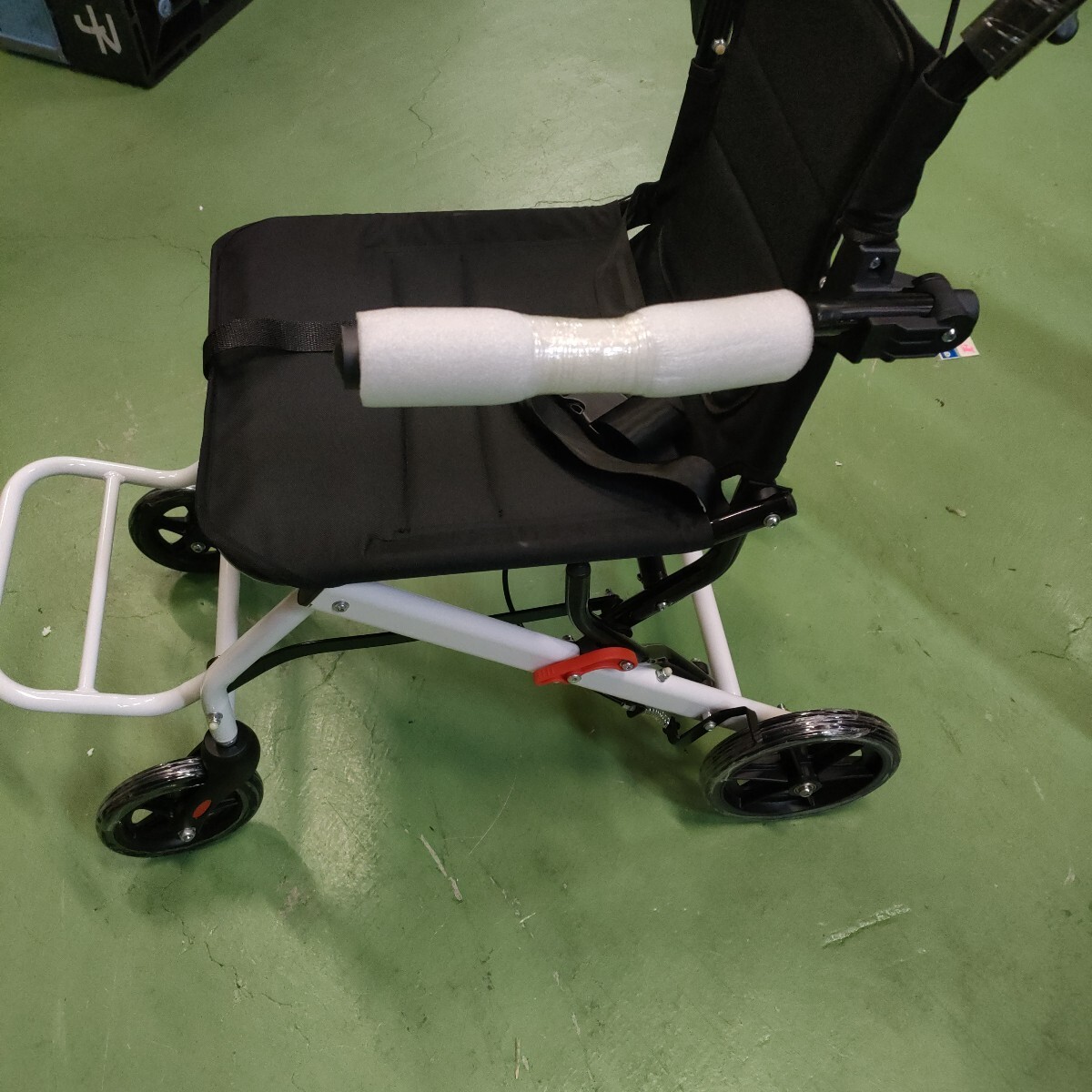 Yahoo!オークション - 0611/1406 車椅子 介助型 折りたたみ 簡易車椅子...