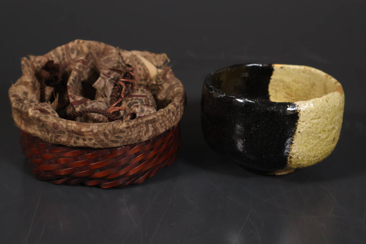 Yahoo!オークション - 【和】(A785) 時代古作 楽印在銘 描き分け茶碗 ...