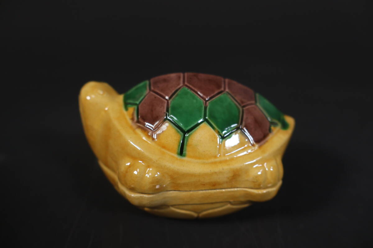 Yahoo!オークション - 【和】(A870) 作家物 交趾焼亀香合 共箱有 平戸 ...