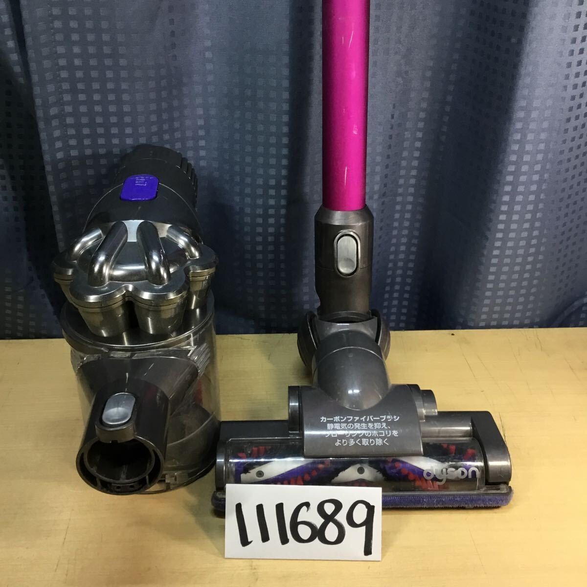 Yahoo!オークション - (111689G) dyson DC45サイクロン式コードレスク...