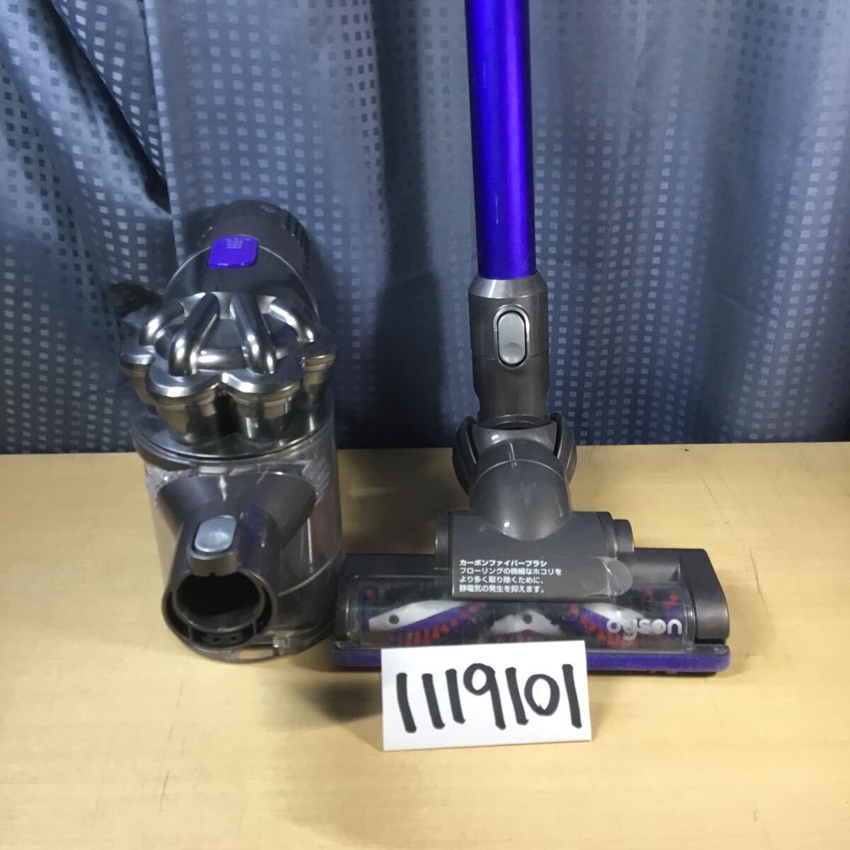 Yahoo!オークション - (1119101G) dyson DC45サイクロン式コードレスク...