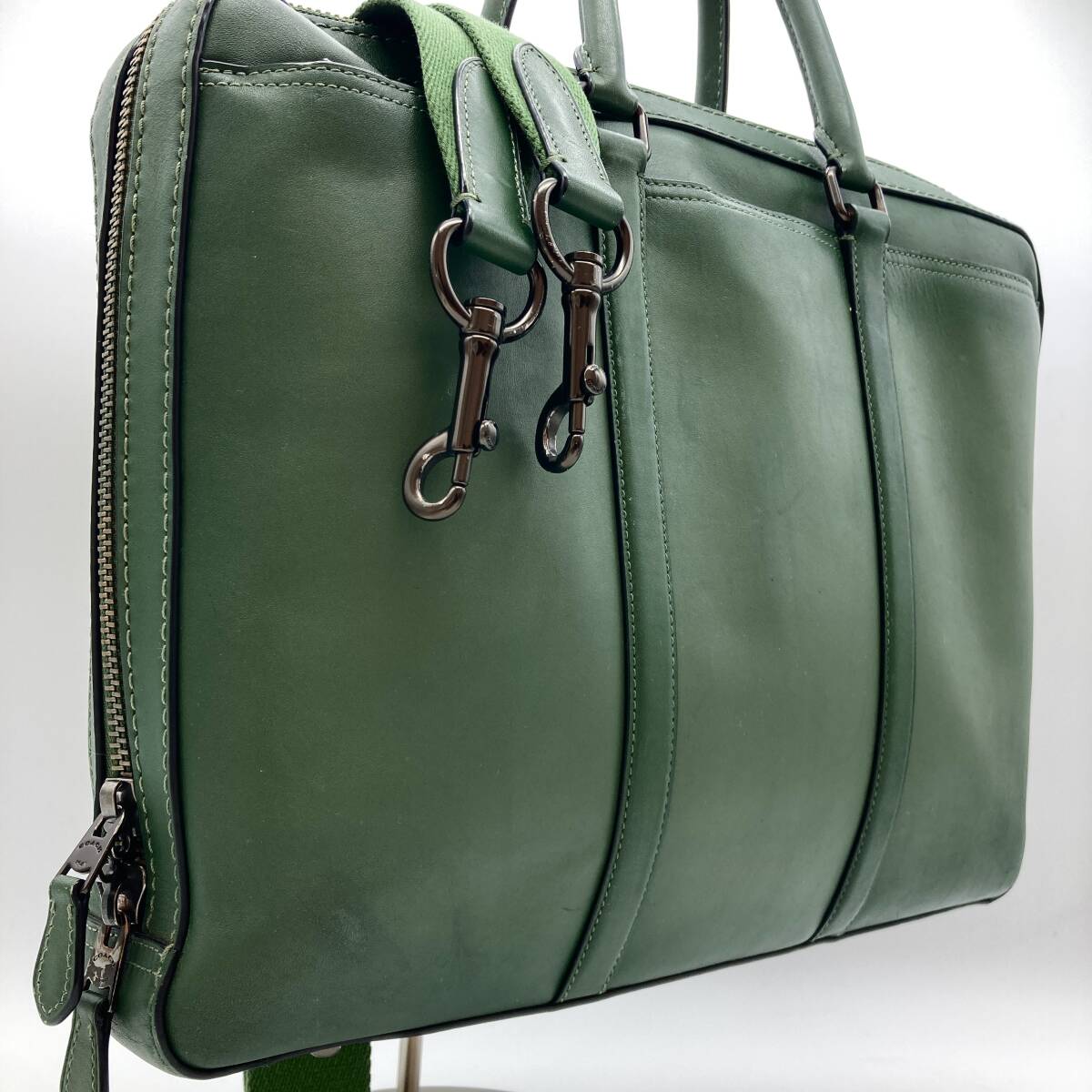 Yahoo!オークション - 【現行に近い 希少カラー A4収納】COACH コーチ ...