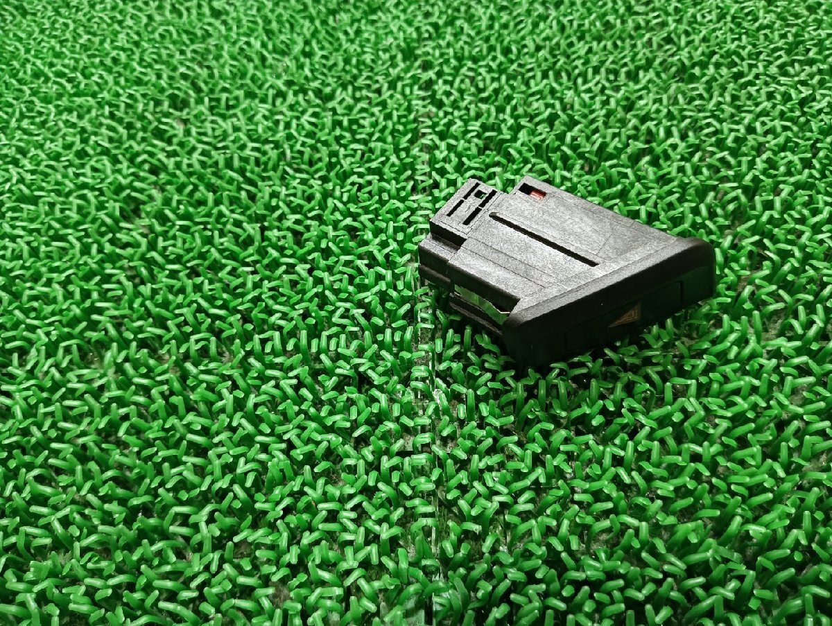 Yahoo!オークション - アウディ ハザードスイッチ A4 ABA-8KCDH 2011