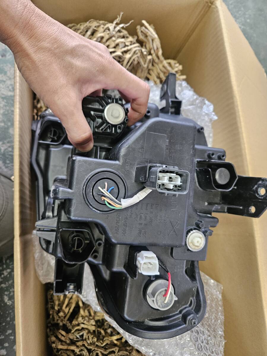 Yahoo!オークション - MN71Sクロスビー右ヘッドライト