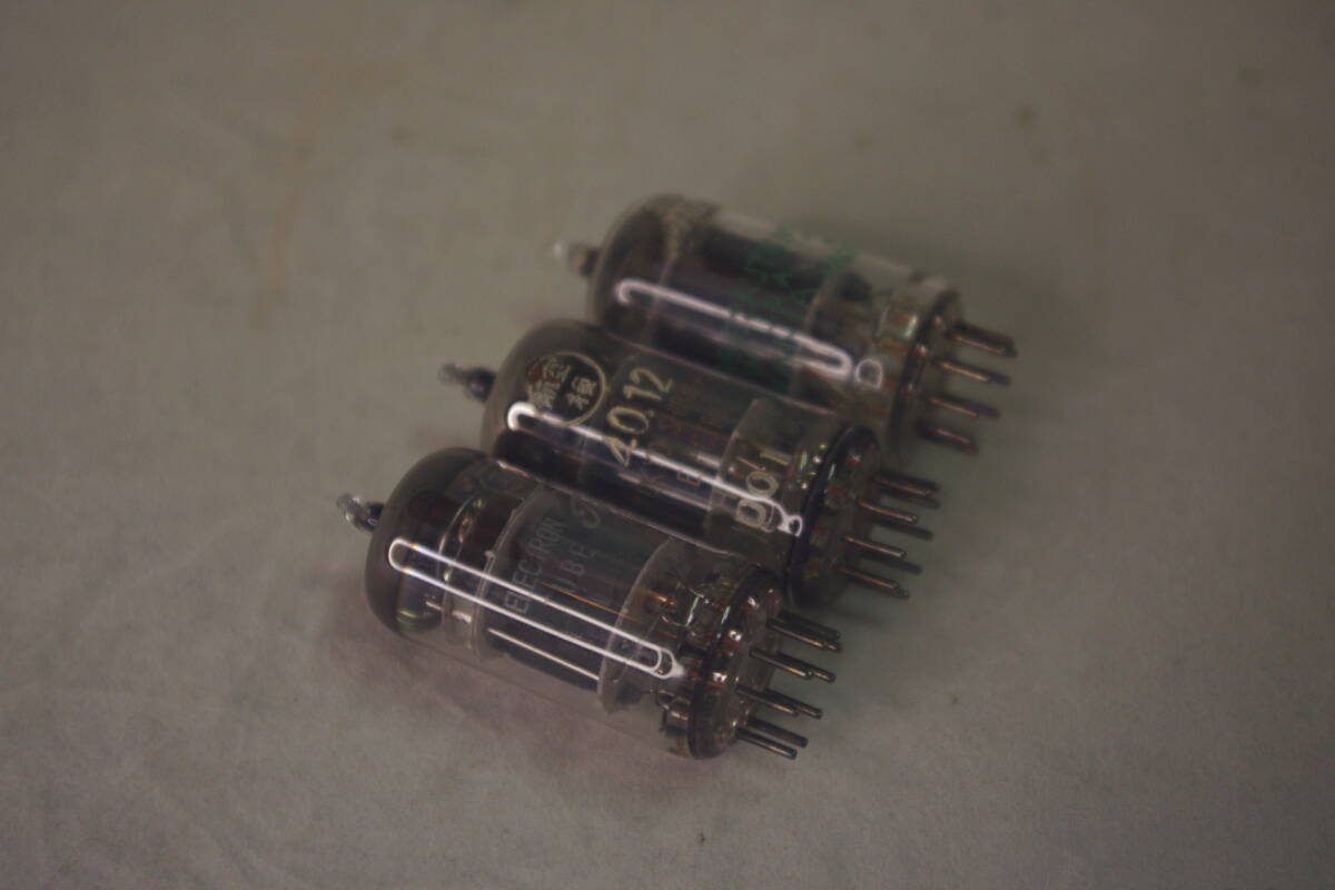 Yahoo!オークション - 真空管 12AU7/5814 三本セット 2本はOK 1本はギ...