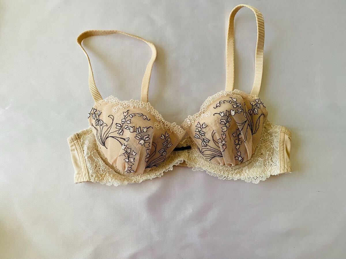 Yahoo!オークション - Wacoal リボン 花刺繍 レース ブラウン B65