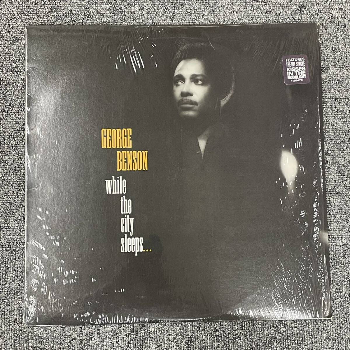 LP/シュリンク付き/米 GEORGE BENSON/WHILE THE CITY SLEEPS/WARNER 1-25475/12inch /NF112501(ジャズ一般)｜売買された ...