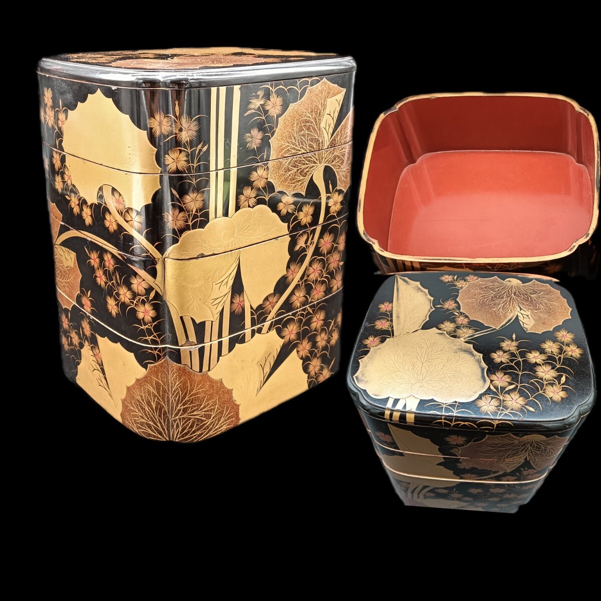 Yahoo!オークション - 【A0902】黒塗 豪華草花蒔絵 四段重箱 漆器 木製...