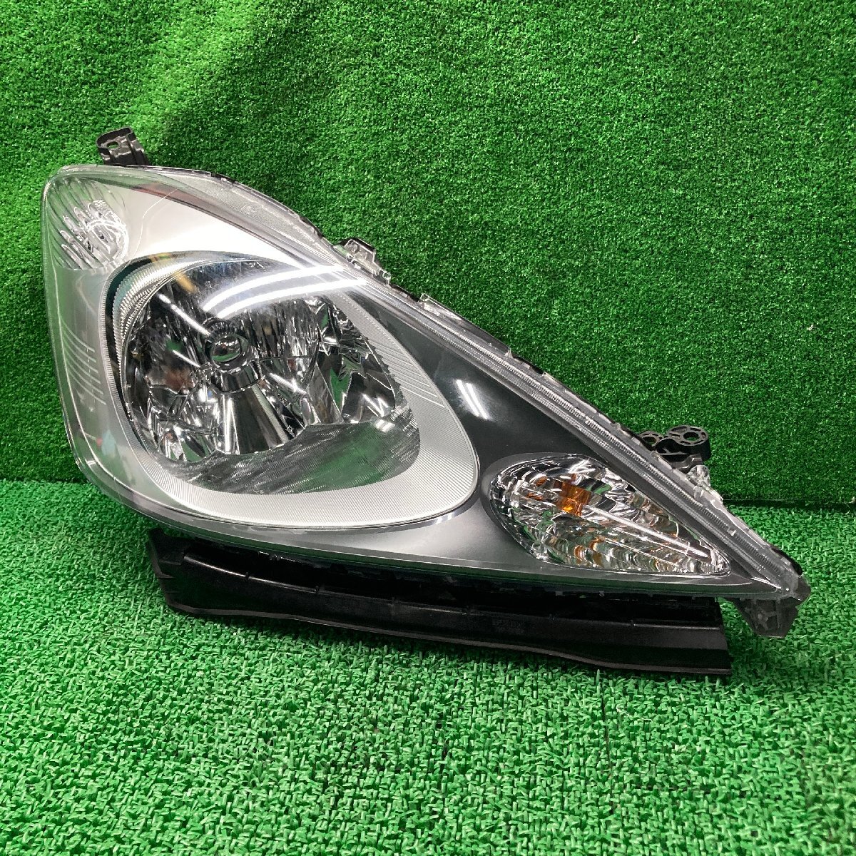 Yahoo!オークション - フィット GE8 RS 右 ヘッドランプ ヘッドライト...