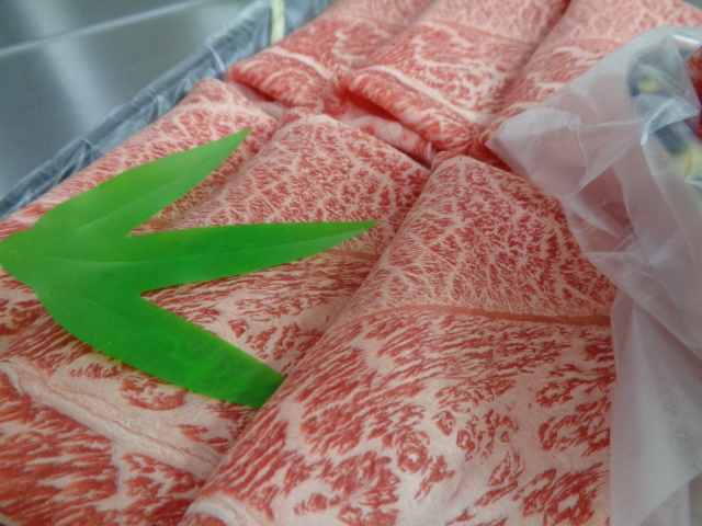 Yahoo!オークション - ふらのA5牝 超特肩肉しゃぶしゃぶ 2kg （8）