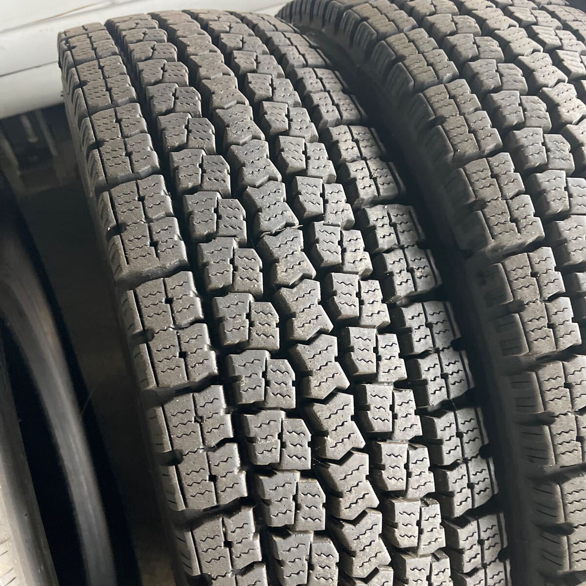 Yahoo!オークション - 225/80R17.5 123L 2019年製 TOYO スタッドレス ...