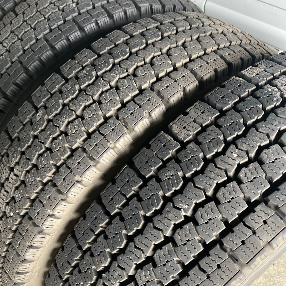 Yahoo!オークション - 225/80R17.5 123L 2019年製 TOYO スタッドレス ...