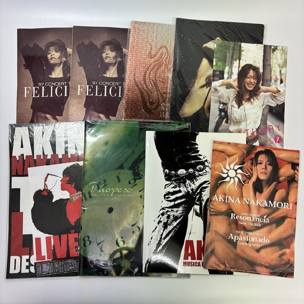 Yahoo!オークション - 長 K646/中森明菜 コンサートパンフ6冊/クリアフ...