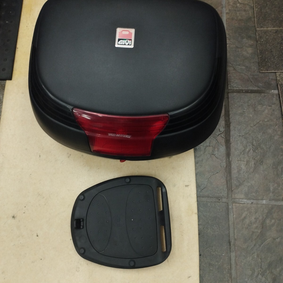 Yahoo!オークション - GIVI トップケース モノロックトップケース