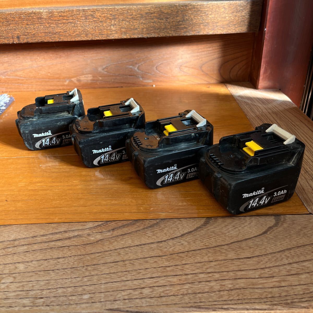 Yahoo!オークション - マキタBL1430 バッテリー 4個 ジャンク品