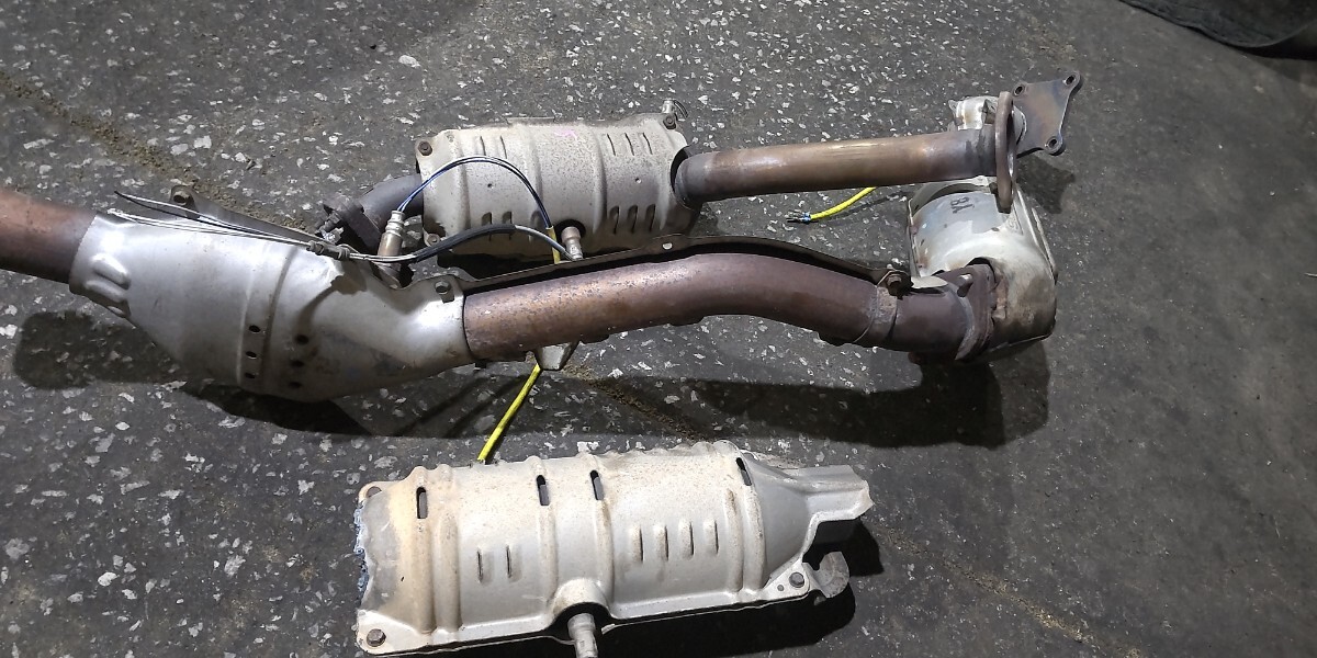 Yahoo!オークション - 純正触媒 キャタライザ コンバータ HONDA SUBARU...