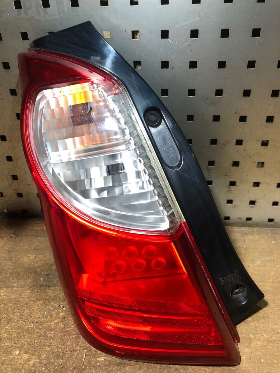 Yahoo!オークション - LED点灯OK HA35S アルト エコ 左 テールライト ...