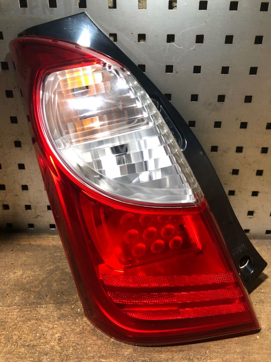 Yahoo!オークション - LED点灯OK HA35S アルト エコ 左 テールライト ...