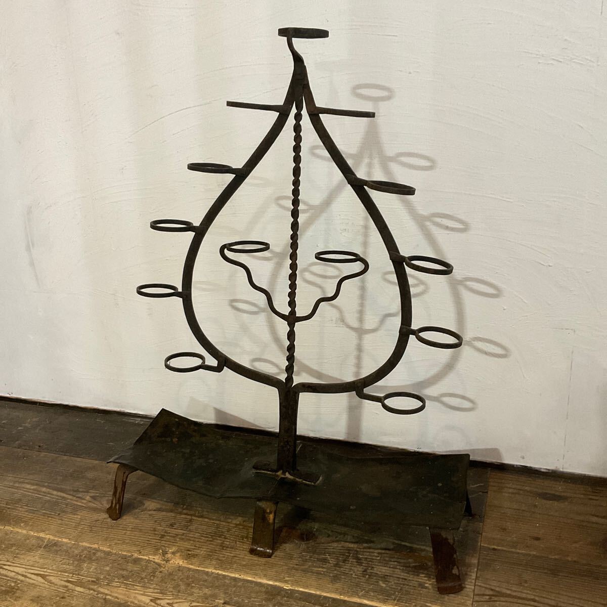 Yahoo!オークション - Q13/時代 江戸 古鉄 銅 宝珠型灯明台 燭台 灯台 ...