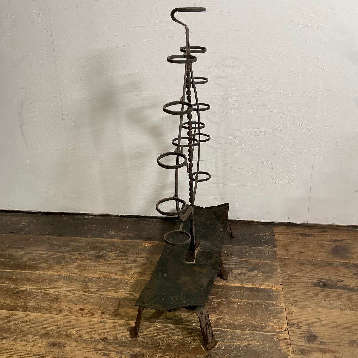 Yahoo!オークション - Q13/時代 江戸 古鉄 銅 宝珠型灯明台 燭台 灯台 ...