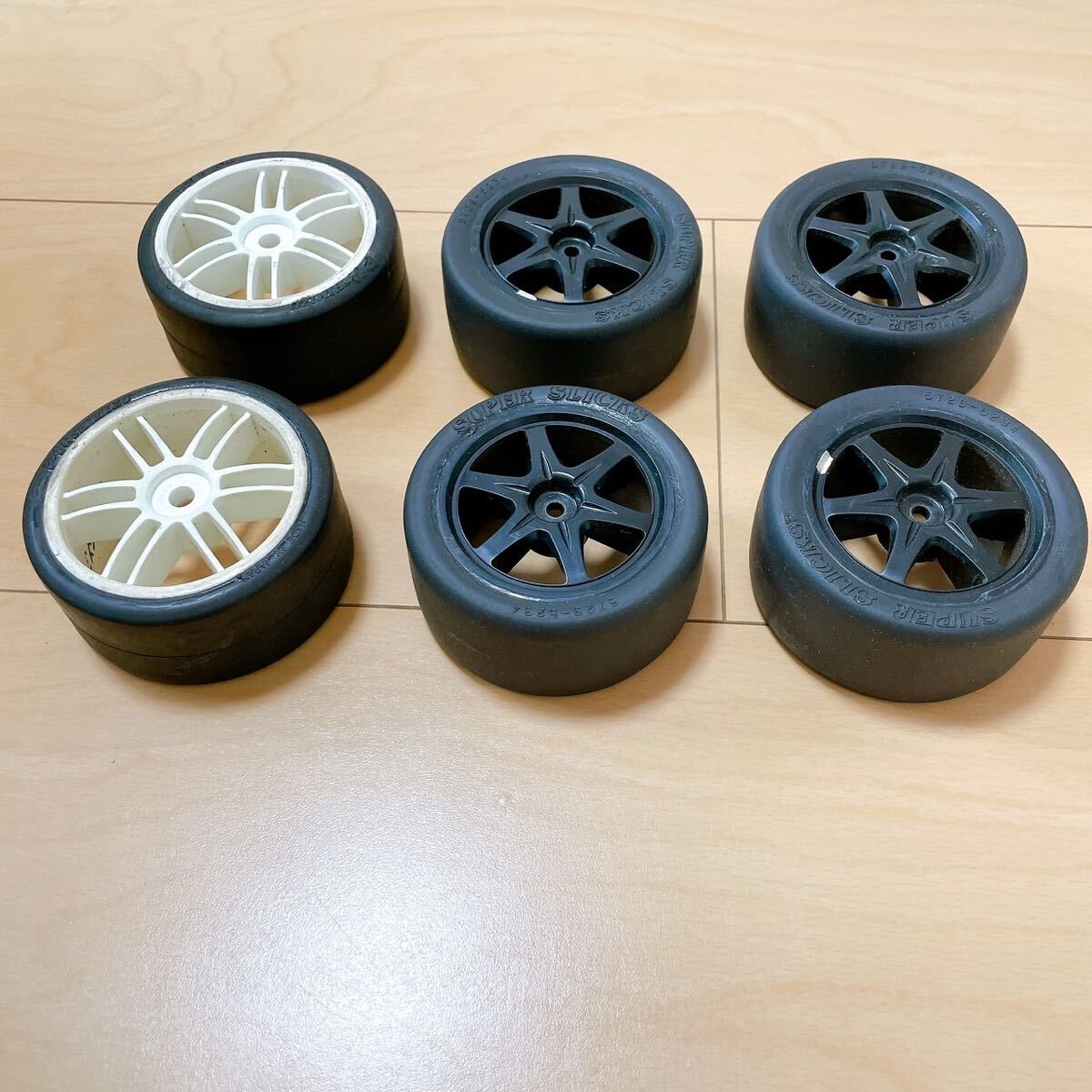 Yahoo!オークション - 1/8 TGX タイヤ 中古品