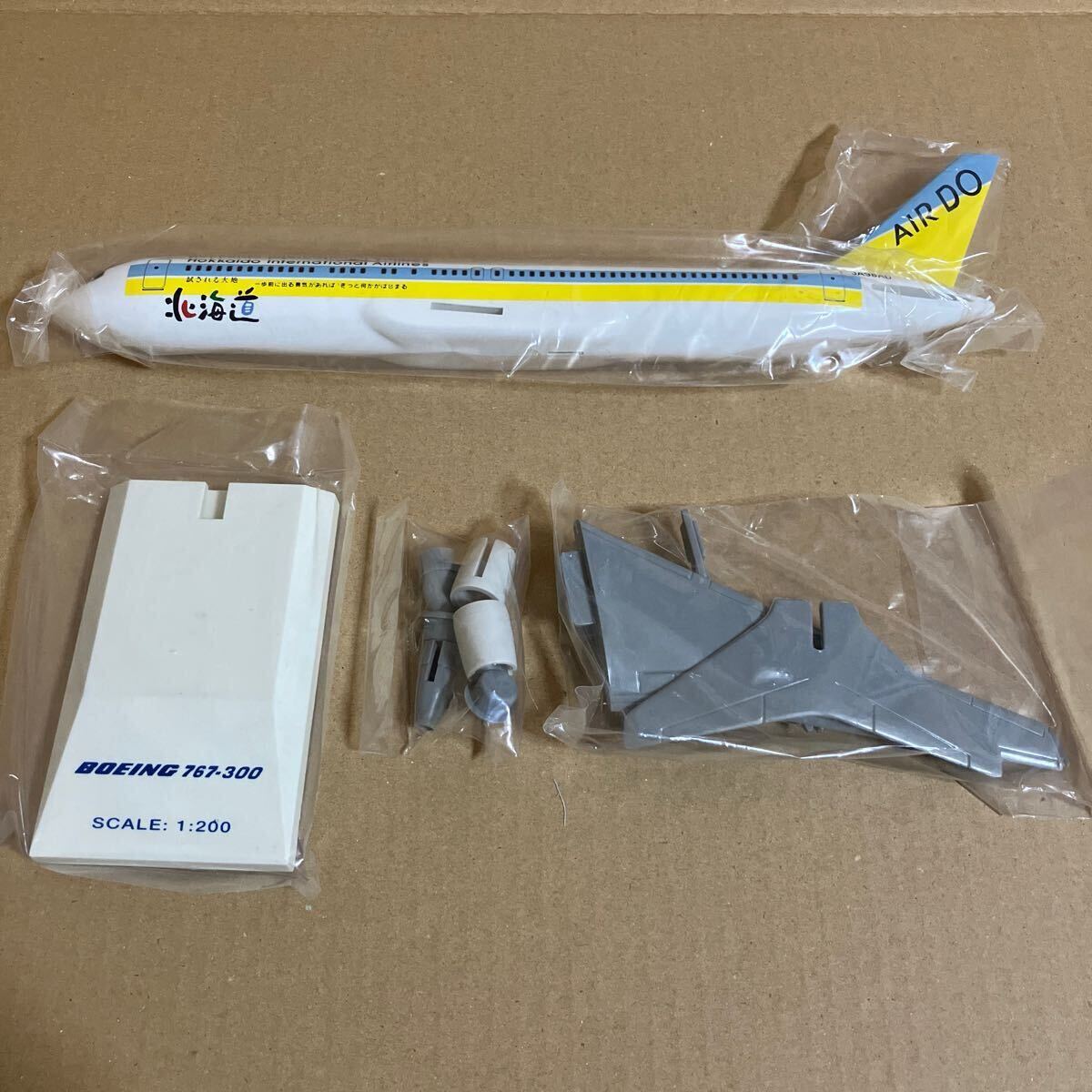 Yahoo!オークション - クロスウイング 1/200 AIRDO B767-300 JA98AD ...