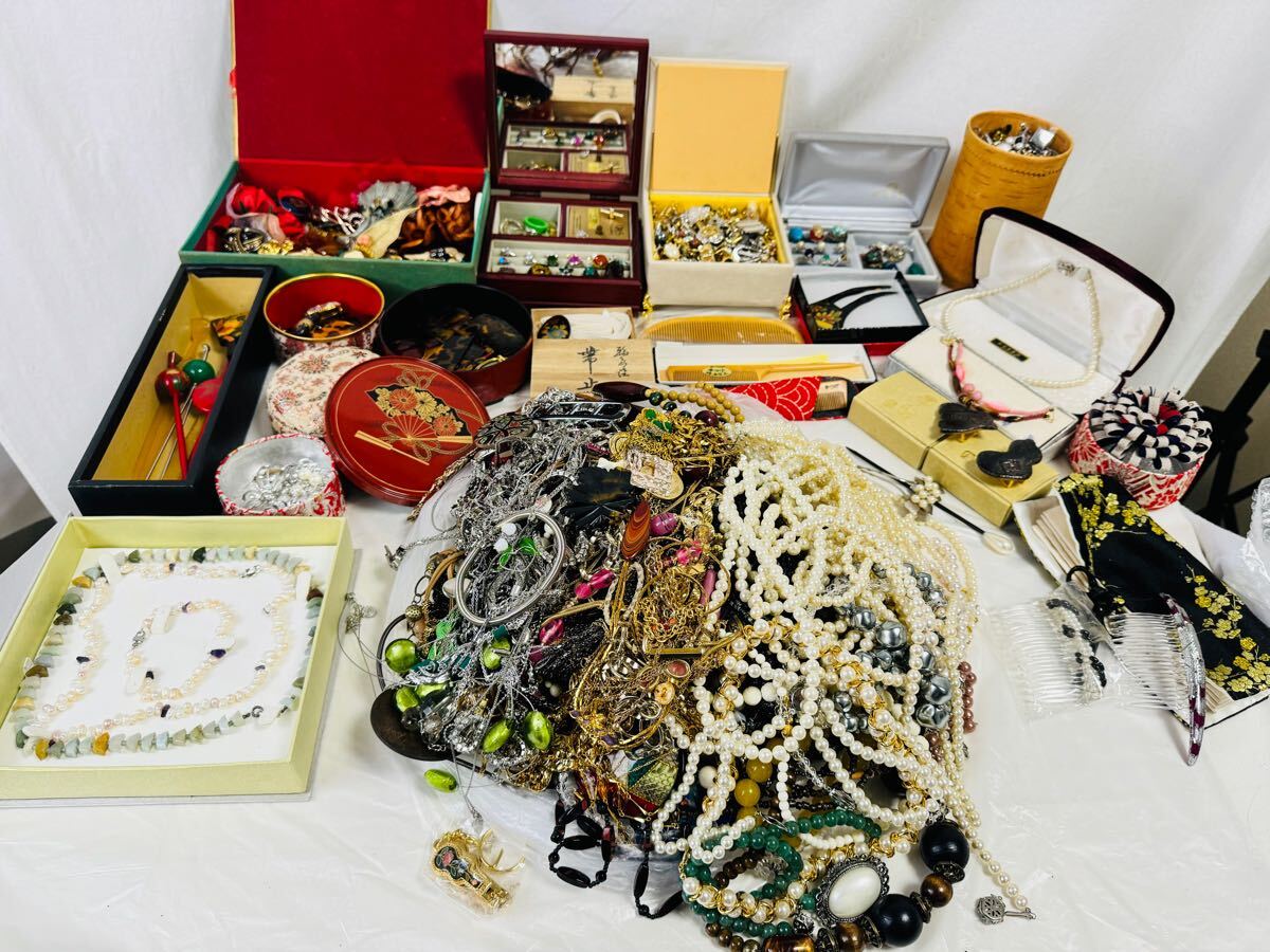 Yahoo!オークション - 【大量】アクセサリー 約10.2kg /ネックレス/ピ...