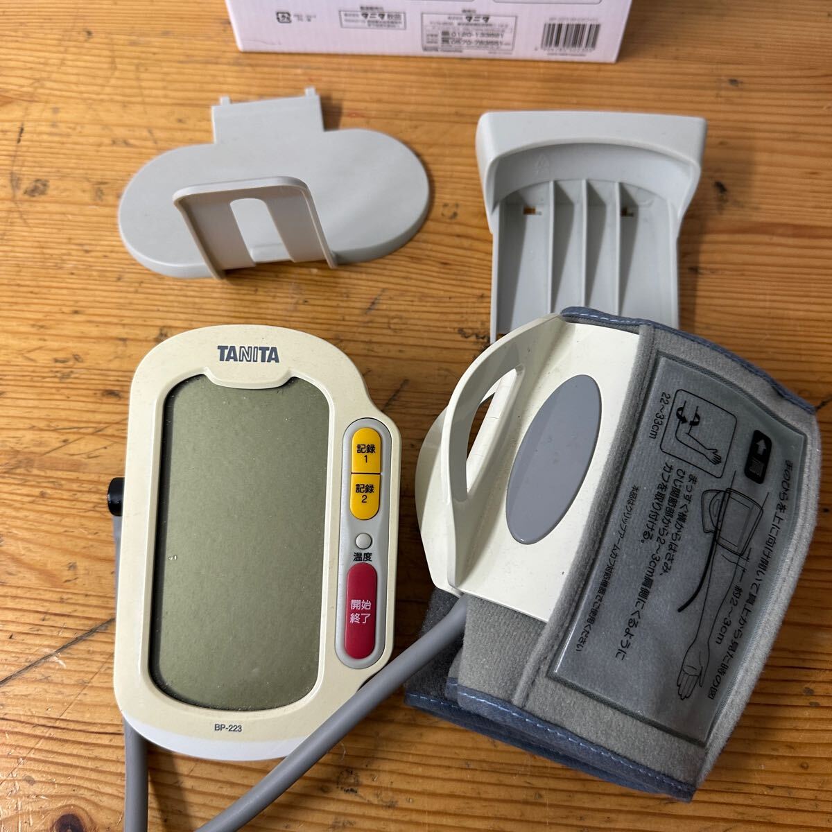Yahoo!オークション - UTN176 TANITA タニタ 上腕式血圧計 BP-223 ホワ...