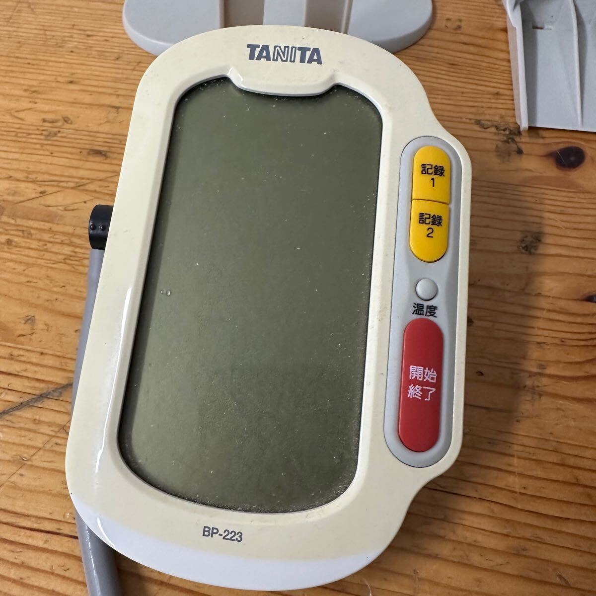 Yahoo!オークション - UTN176 TANITA タニタ 上腕式血圧計 BP-223 ホワ...