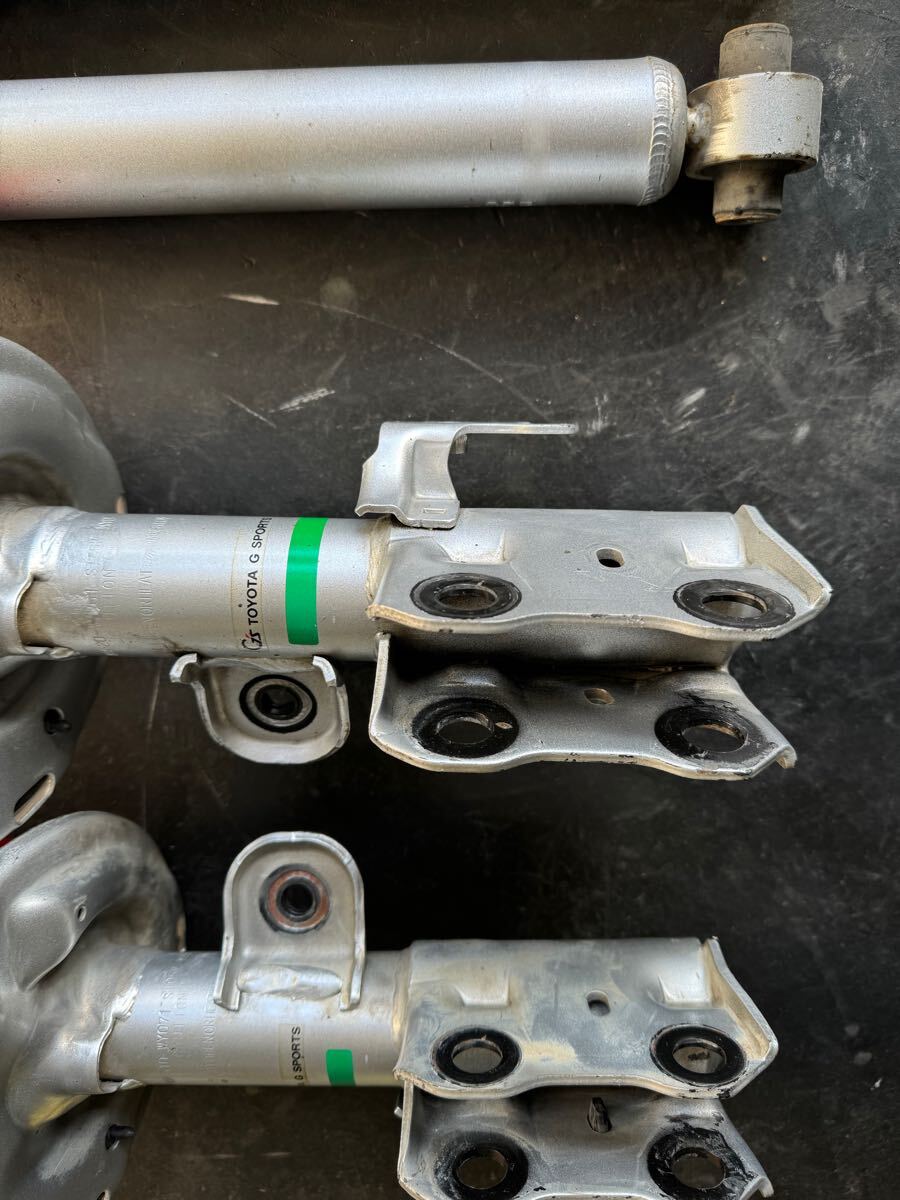 Yahoo!オークション - トヨタ プリウス 30 g's サスペンション スプリ...