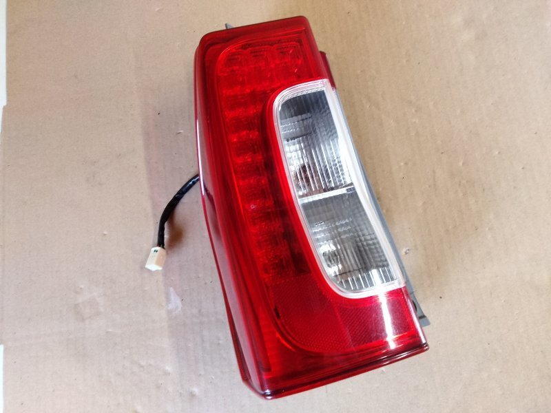 Yahoo!オークション - H26 タント LA600S 左テールライト 220-51391