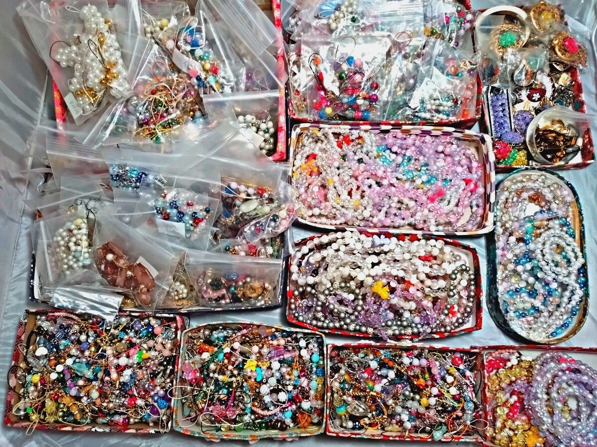 Yahoo!オークション - 【1円〜】ビーズアクセサリー カラーストーン ...