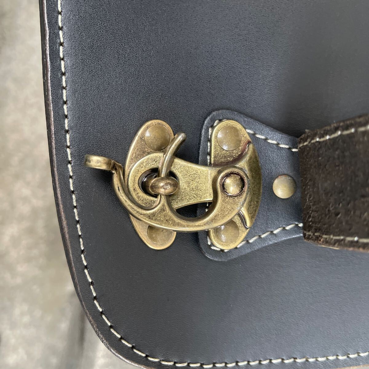 Yahoo!オークション - デグナー サイドバッグ レザー 牛革 たぶんDEGNE...