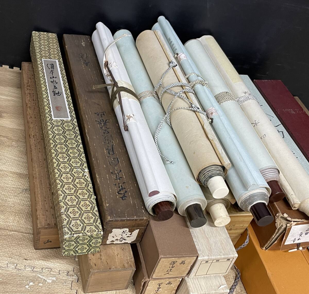 EY11-26 まとめ出品 掛軸 大量まとめ｜掛け軸 山水 花鳥 水墨 人物 風景 書画 仏画 骨董 日本 中国 在銘 古美術 アート インテリア 和風(掛軸)｜売買されたオークション情報 ...