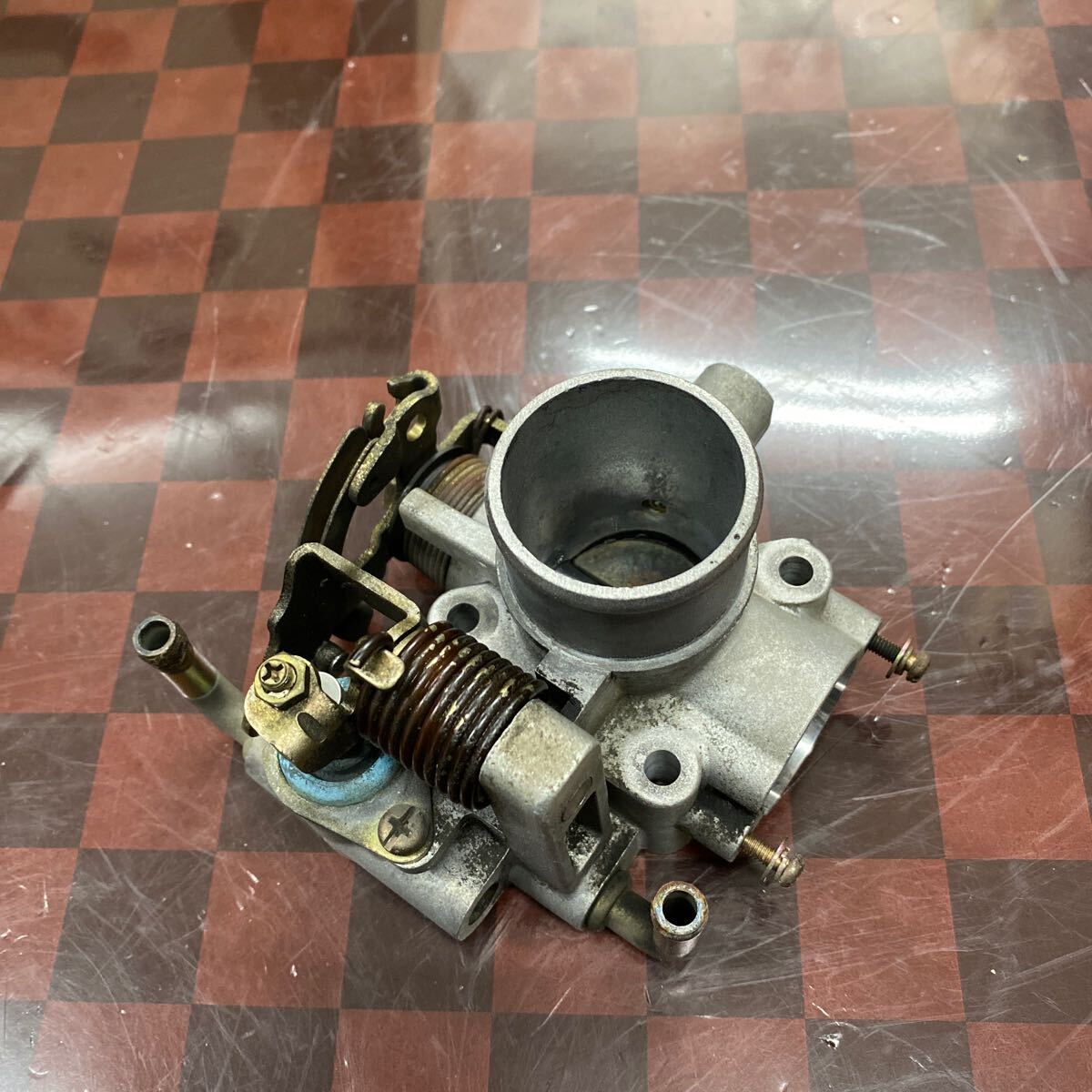 Yahoo!オークション - スロットルボディ ジムニー JA22 MT車