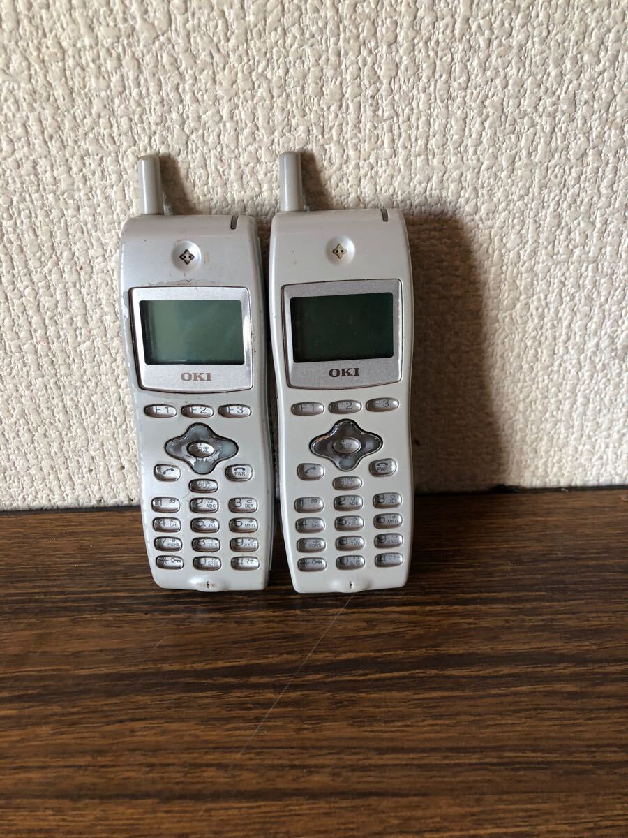 Yahoo!オークション - 送料無料 OKI PHS UM7700-ホンタイ 2個 電池なし...