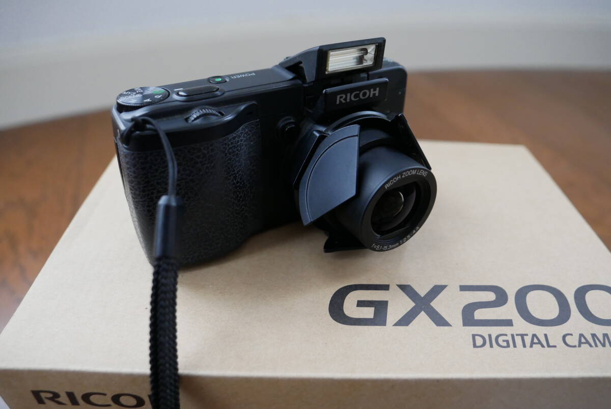 Yahoo!オークション - RICOH GX200 美品
