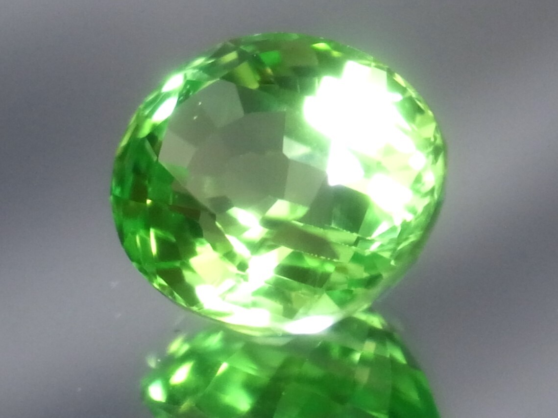 Yahoo!オークション - 4.61ct 新品・テリ凄・ライムグリーンサファイヤ...