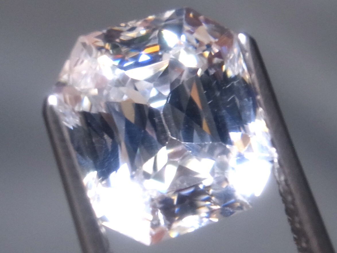 Yahoo!オークション - 5.69ct b 新品・最先端技術のレーザー光線による...