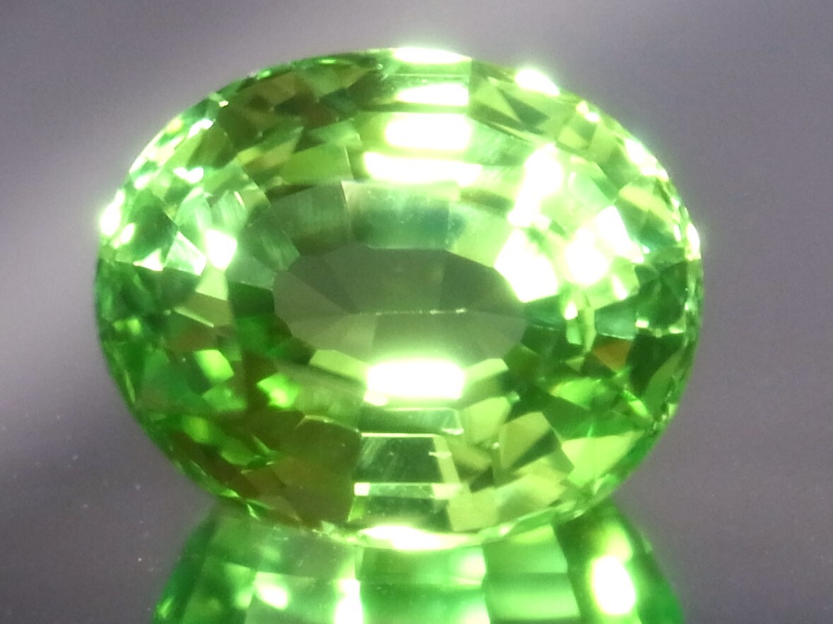 Yahoo!オークション - 4.61ct 新品・テリ凄・ライムグリーンサファイヤ...