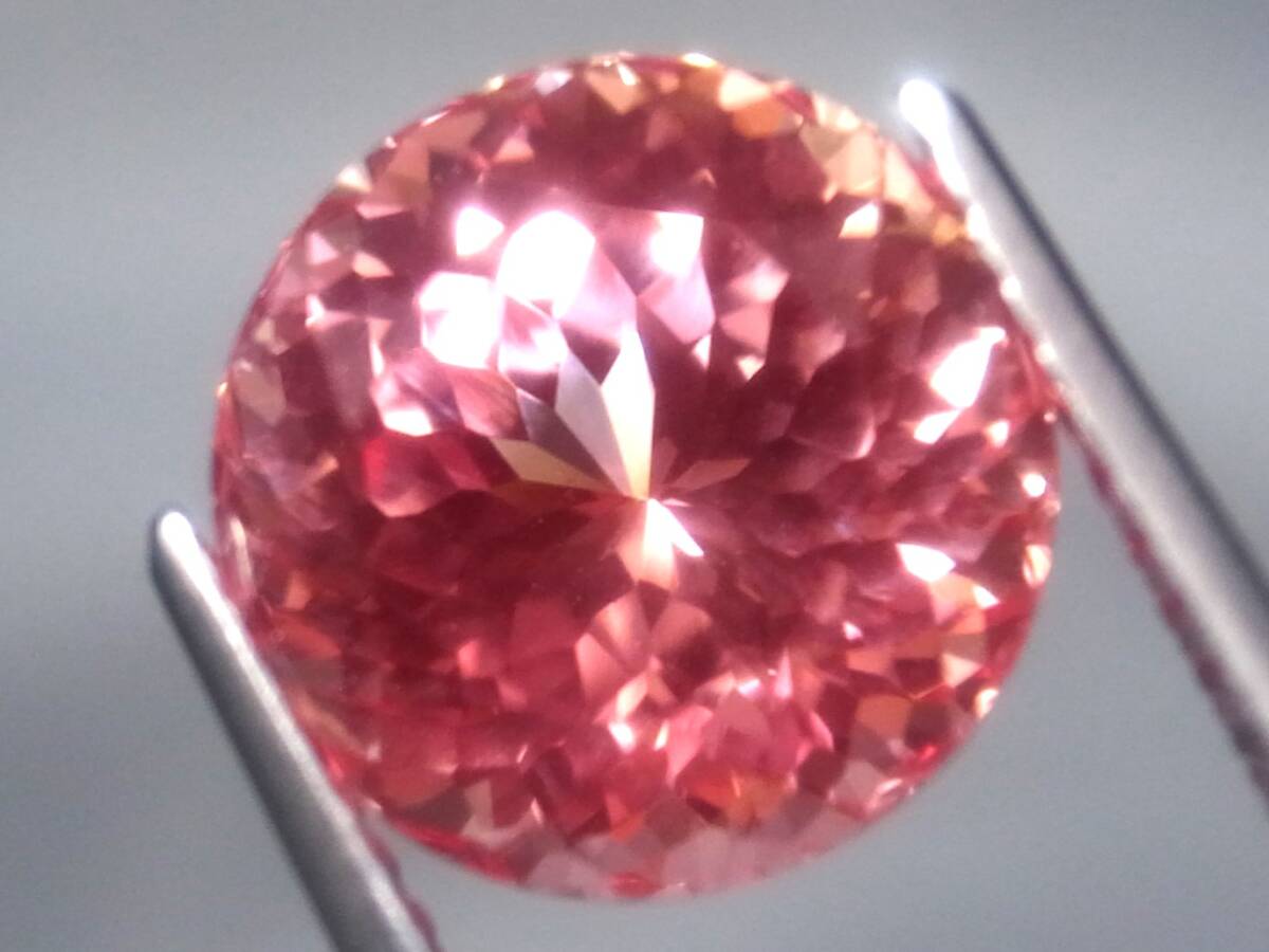 Yahoo!オークション - 5.97ct 新品・新色 モルガナイトカラー 変色効果...