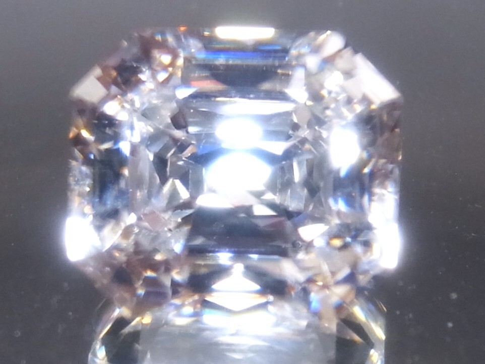 Yahoo!オークション - 5.69ct b 新品・最先端技術のレーザー光線による...